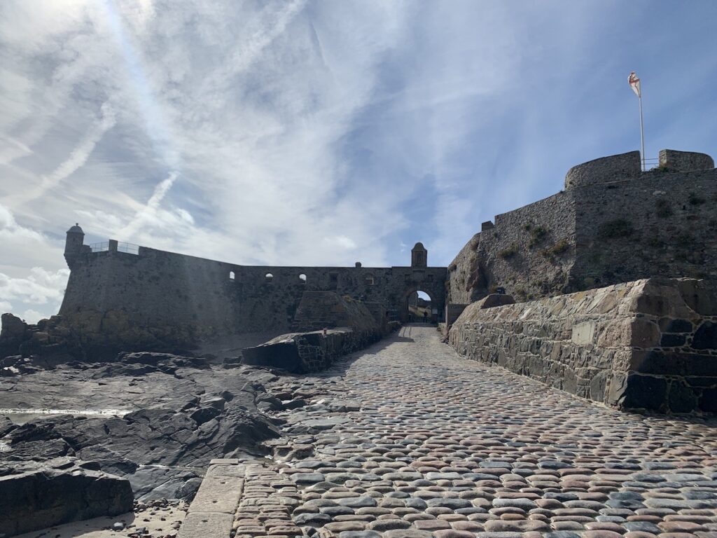 Seabed Walk to Elizabeth Castle: The Coolest Thing About St. Helier ...